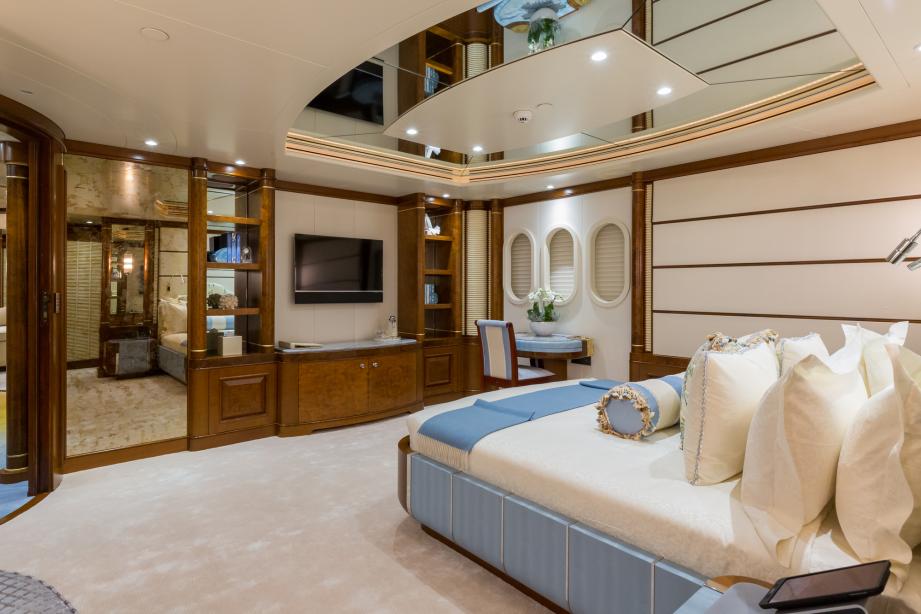 Cabin Image Gallery - Guest Cabin - Guest Cabin – Luxury Yacht Browser ...